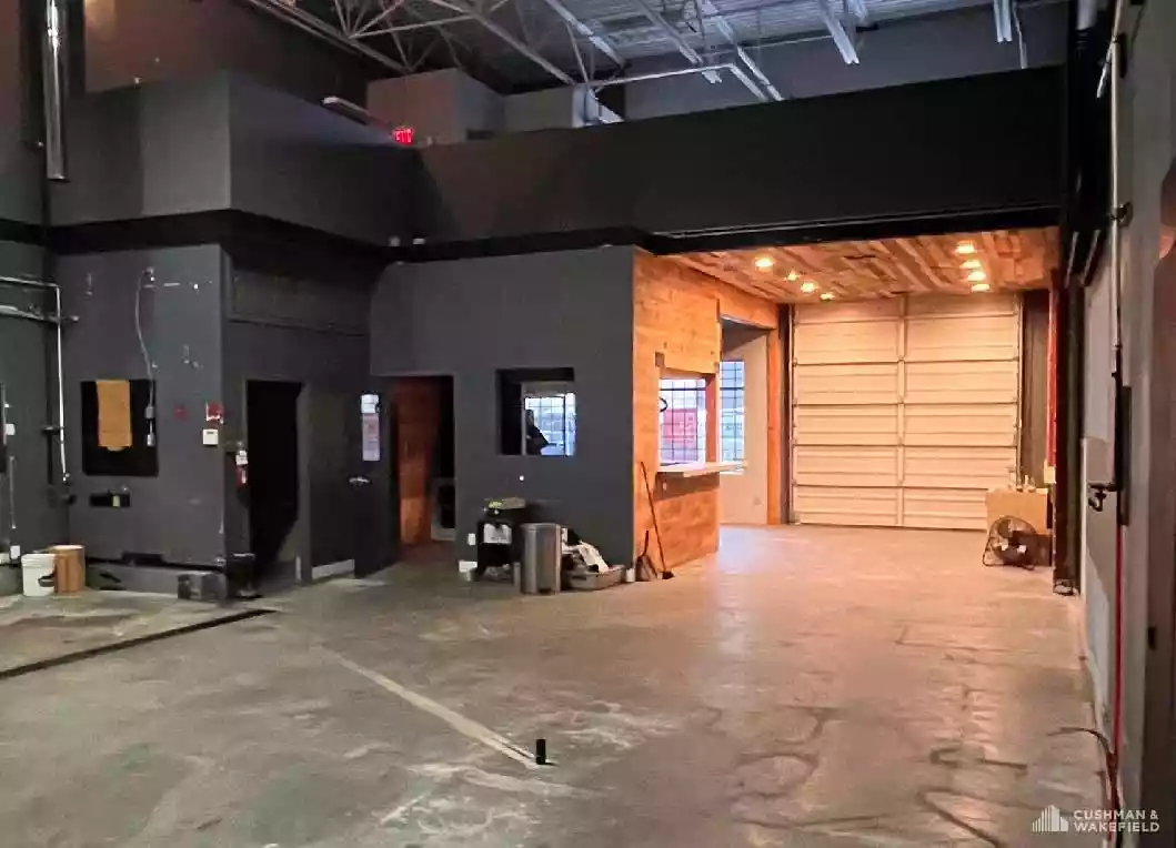 20120 Stewart Crescent Warehouse/Distribution for lease 1231 SF Maple ...