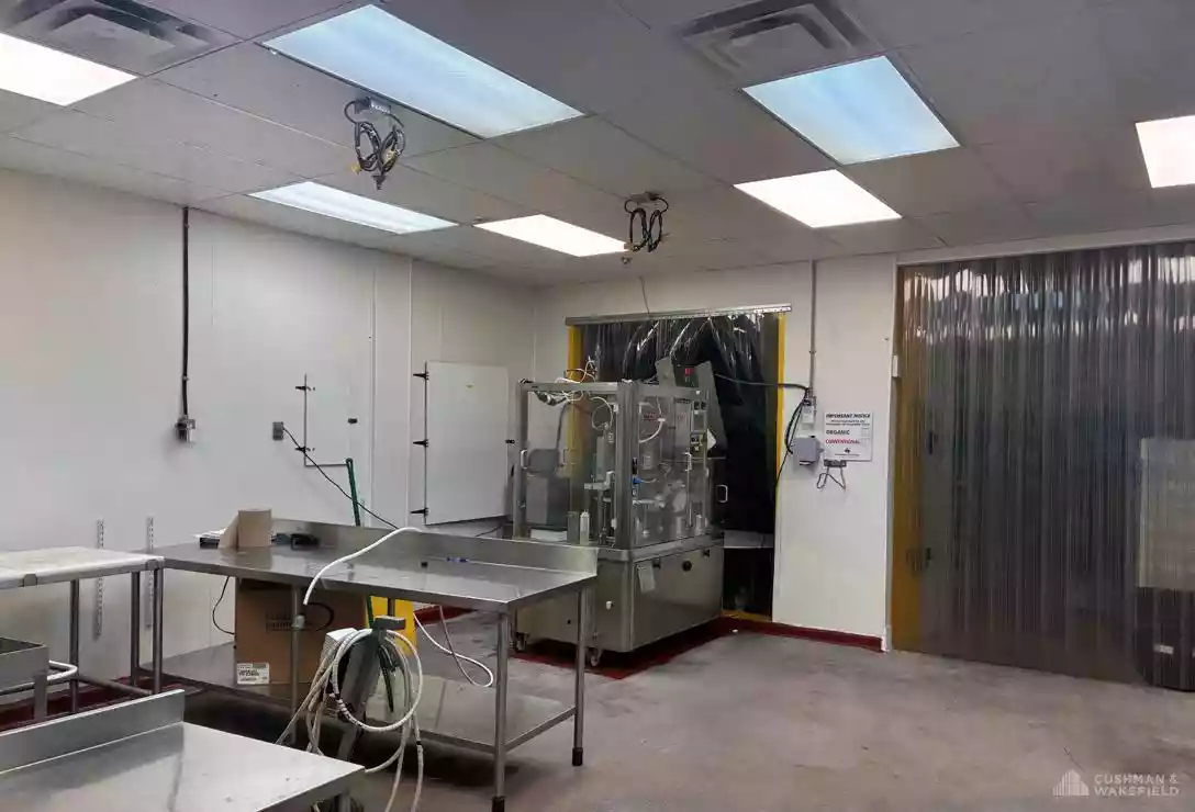 8277 129 Street Warehouse/Distribution for lease 4575 SF Surrey V3W 0A6 ...