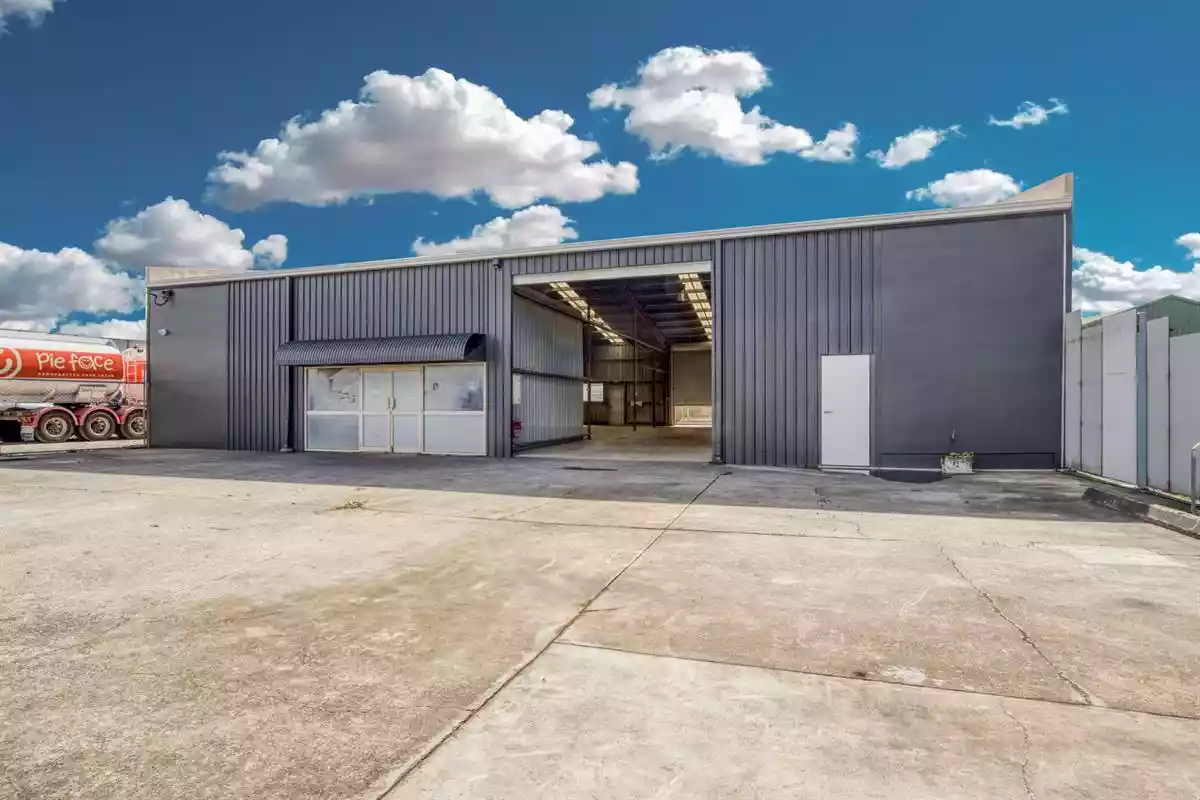 Industrial/Warehouse Space For Lease 420 SQM Lytton 4178 | AU | Cushman ...